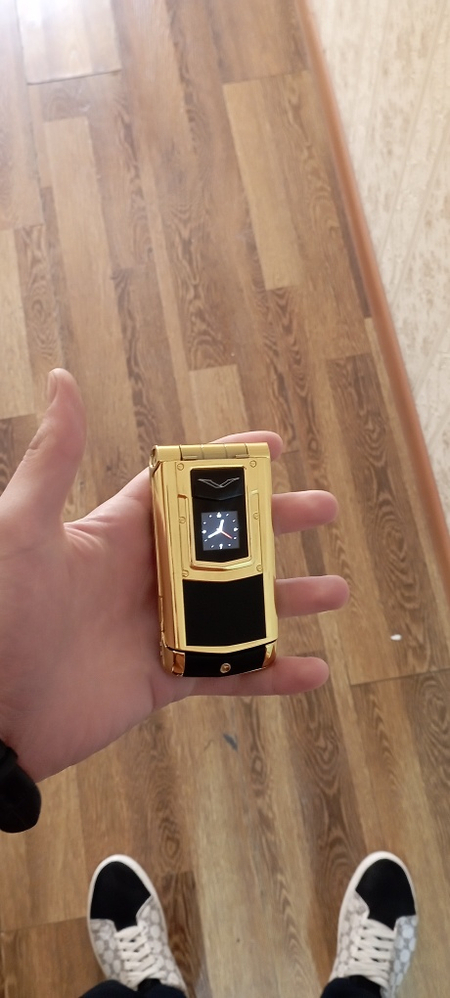 Vertu V77 axyta gold