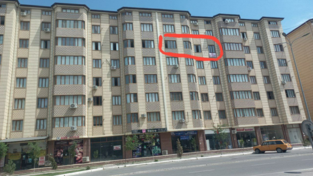 Вокзал кучасидаги домда уй сотилади.