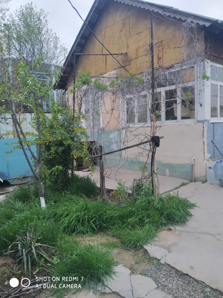 Продается дом участок шесть соток земли сад три комнаты веранда баня б