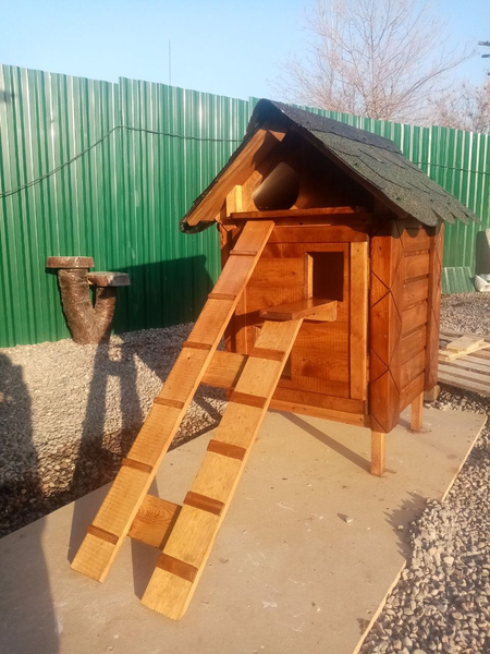 Домик для кошек, три этажа.