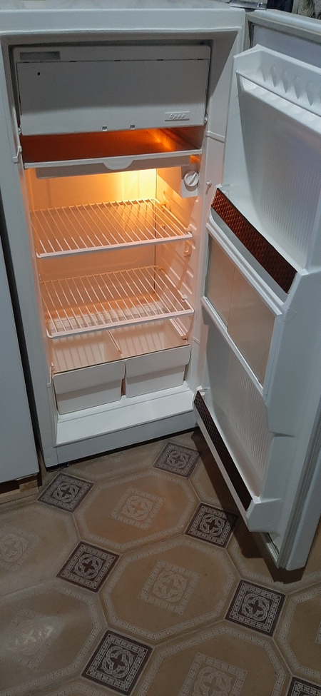 Холодилник дамашни хороший состояние