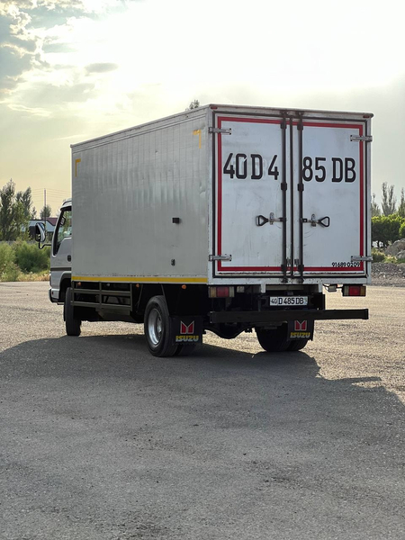 Isuzu yuk mashinasi