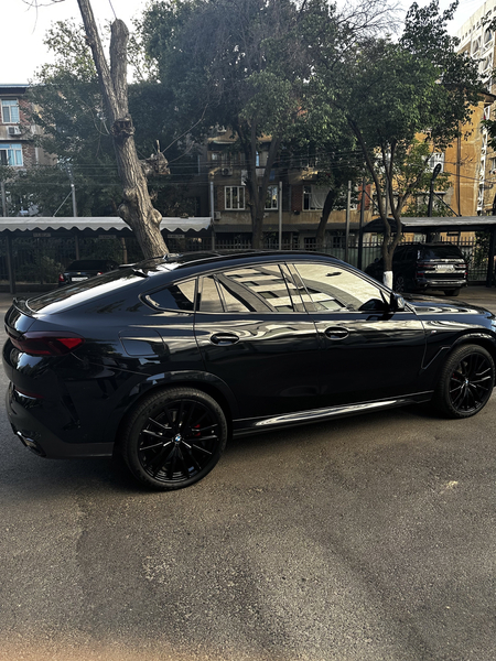 BMW X6 2023 , новая не битая. Срочно !!!