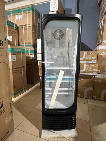 Витринный холодильник Hisense 310L FL37FCA