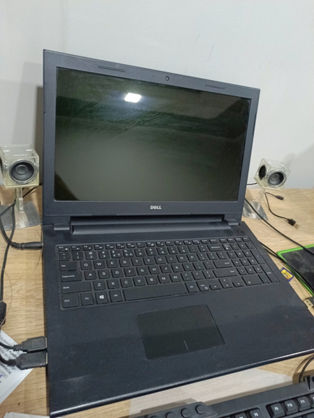 DELL Inspiron 15