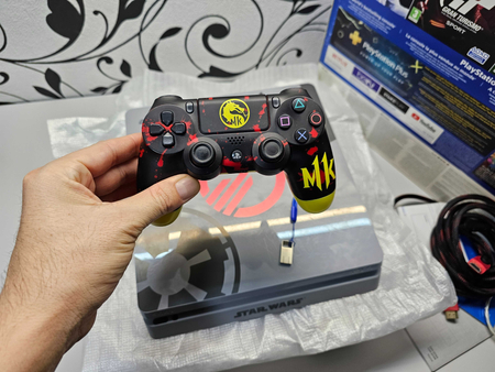 ПРОДАМ PS4 Slim на 1TB + Игры (Прошитая) / ПО 9.00 GoldHEN + USB