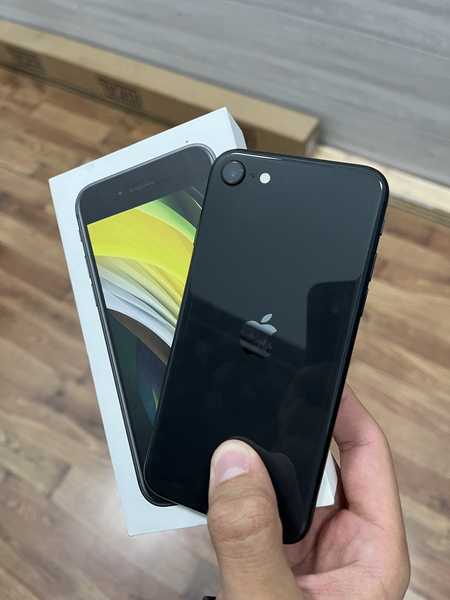 iPhone SE 2022  (3)