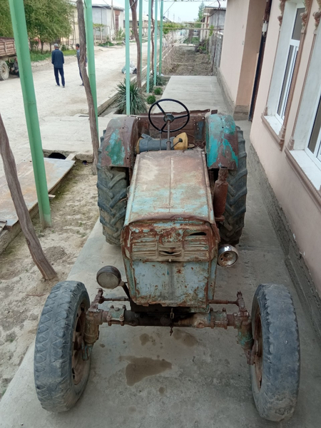 Traktor T40 . Narxi 20 mln kelishamiz holat rasimdagidek