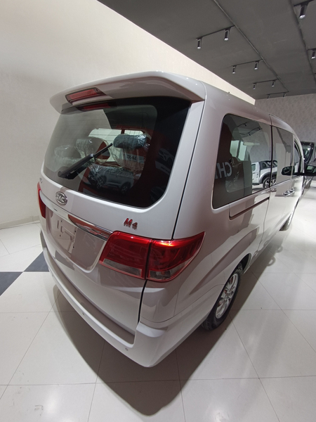 Jac M4  Avtosalonda tayyor 9 kishilik