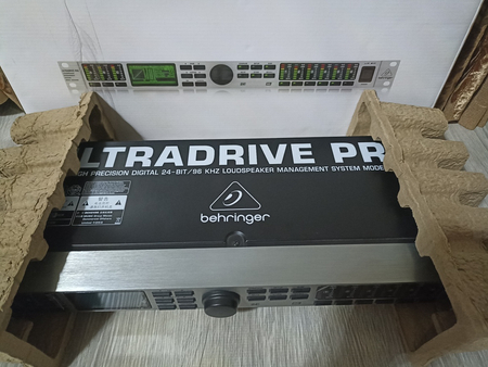 Процессор эффектов Behringer DCX2496
