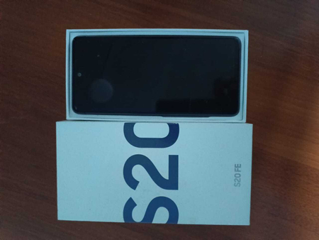 Тклефон Samsung S20 FE