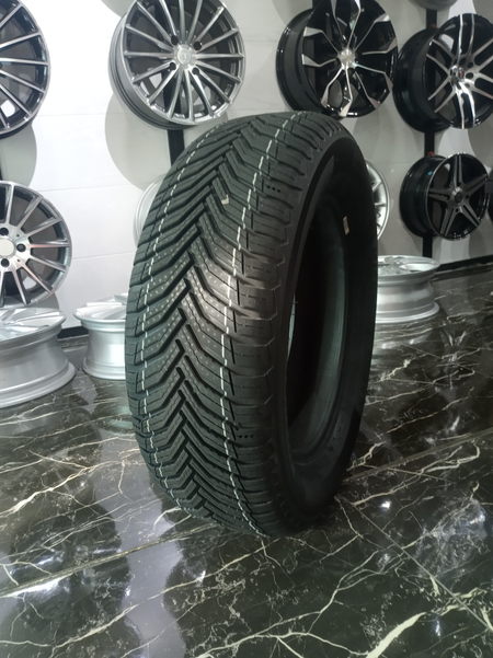 Michelin Cross Climate2 R19 R15