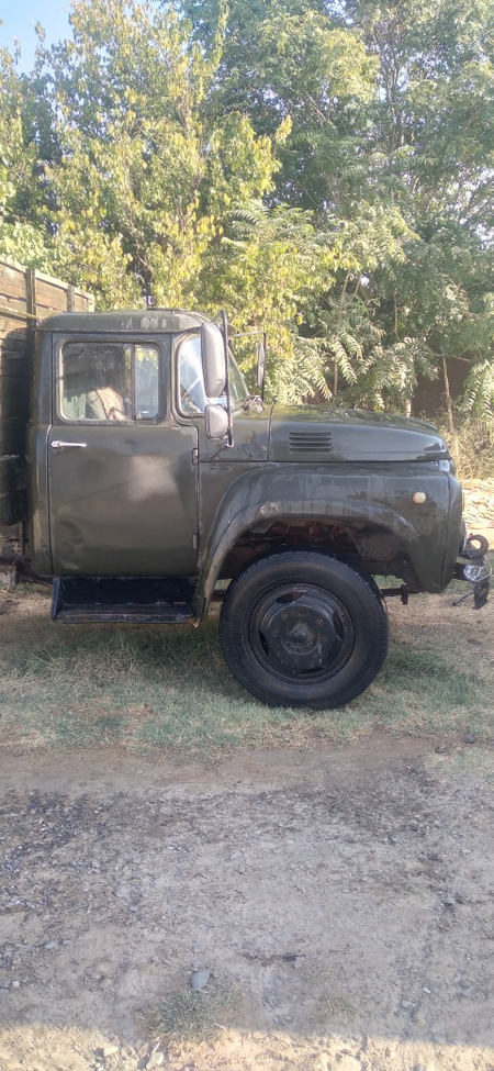 Zil 130 sotiladi 50.mln kelishamiz pul srochna zarur