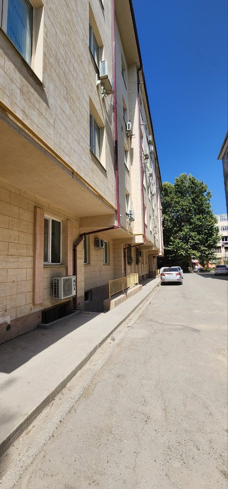 Kvartira sotiladi Sagdianada mansard emas