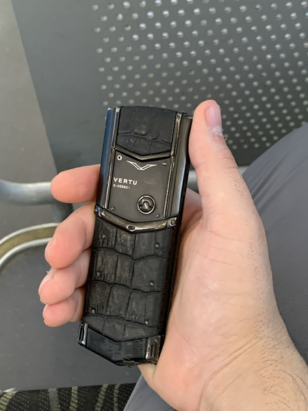 Vertu Signature