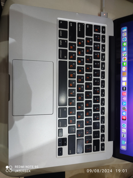 Makbook pro sotiladi