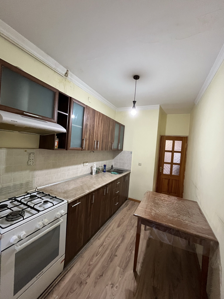 БУЗ-2 продается 2комнатная 77-серич / 3 этаж срочно