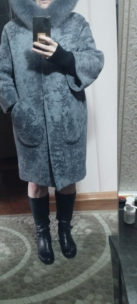 Продается шуба из каракала, серебристая.