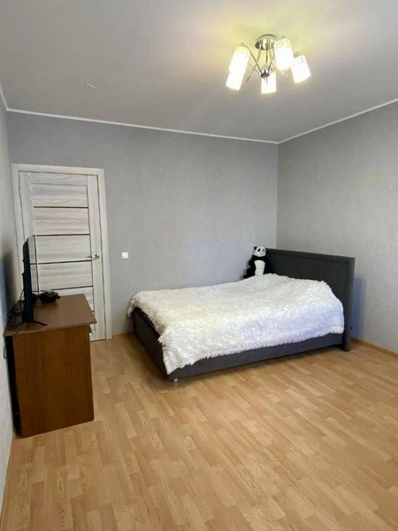 сдам срочно квартиру на рисовом 2х комнатная 300$