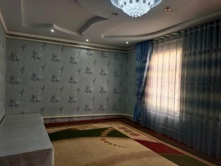Ховли ижарага берилади. 3 хона хамма шароит бор.