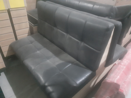 Divan sotiladi holati yahshi