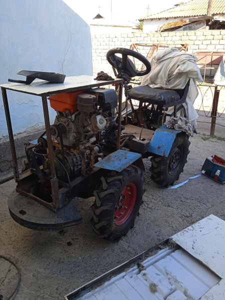 Minni traktor 4x4  samadelni