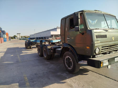 Kamaz tigach pritsepsiz sotiladi ishlab turgan mashina matori standart