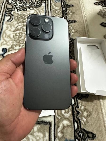 Srochno iPhone 15 pro sotiladi!