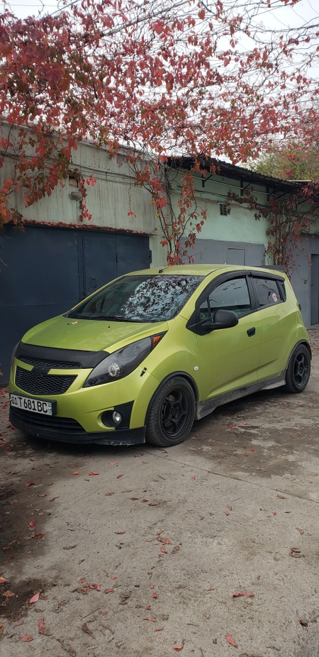 Продам спарк 2011 года автомат
