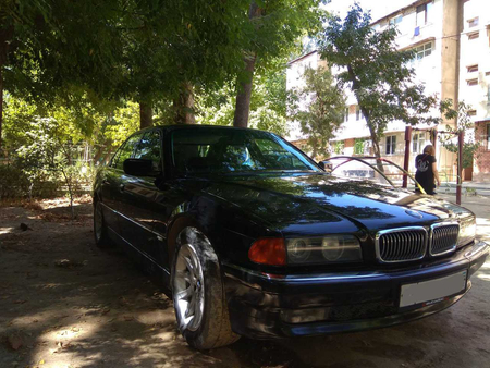 BMW E38 730 V8 M60B30 1995 года коробка автомат. Цвет чёрный.