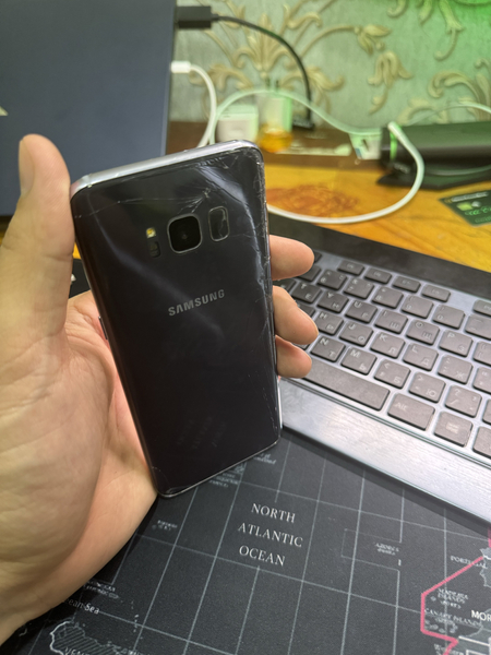 Samsung s8 ekran singan iwleydi lekin kurib olasz