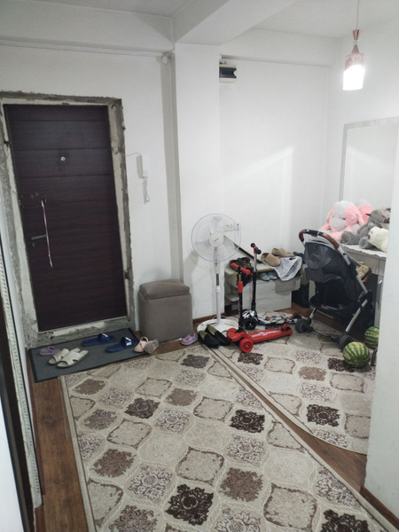 На дружбе 2 в 3 комнатная срочно продам.