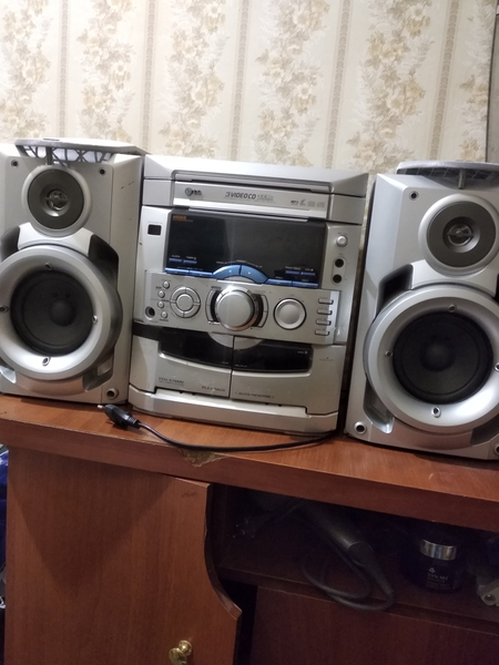 Продаю музыкальный центр LG в харошом састояние