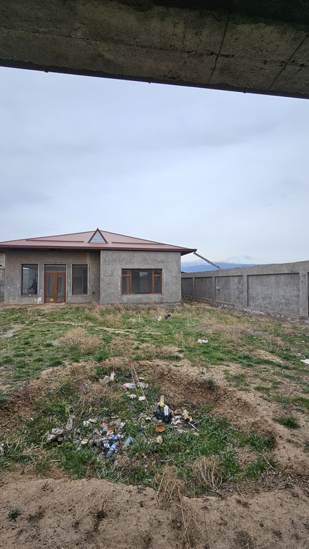Uchastka oq toshda