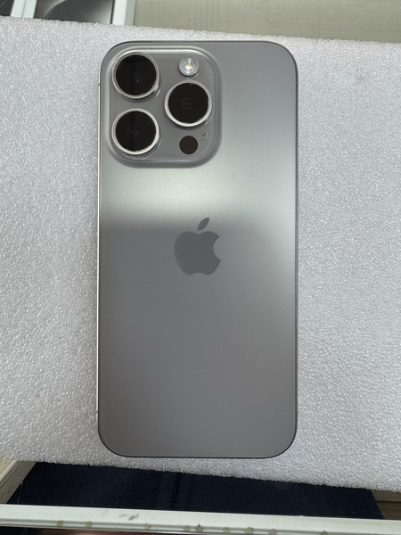 Iphone 15 pro natural