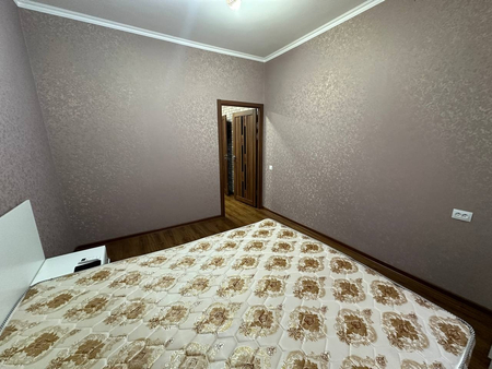 Продается квартира в Яшнаобадском районе,рынок Кадышева
