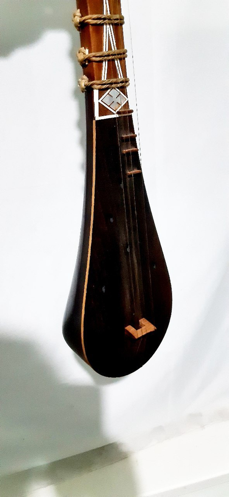 Tanbur o'zbek xalq musiqa asbobi