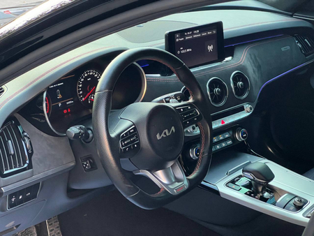 Kia stinger 3.3 turbo red line, alcantara salon