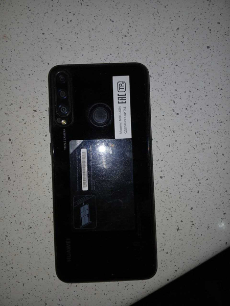 Продаётся телефон HUAWEI.