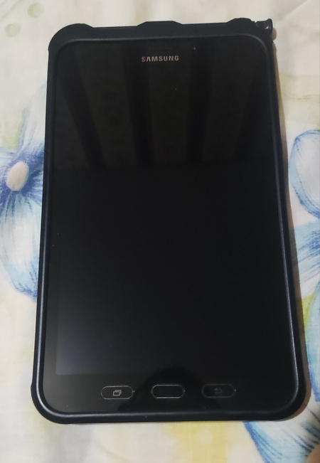Продается противоударный планшет Samsung