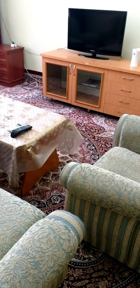 Қўйлиқда хозяйкали, 2 хонали уйнинг битта хонасини бераман.