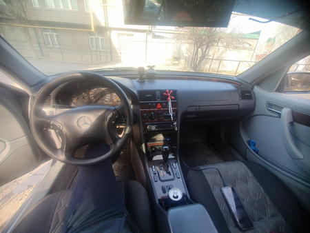 Mercedes-Benz C-220