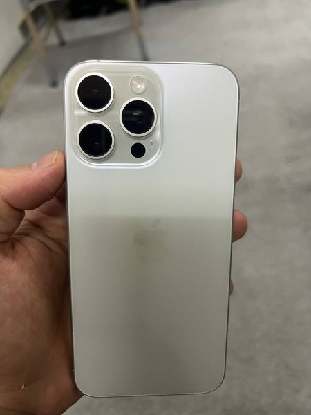 iPhone 15 pro max 256 gb white
