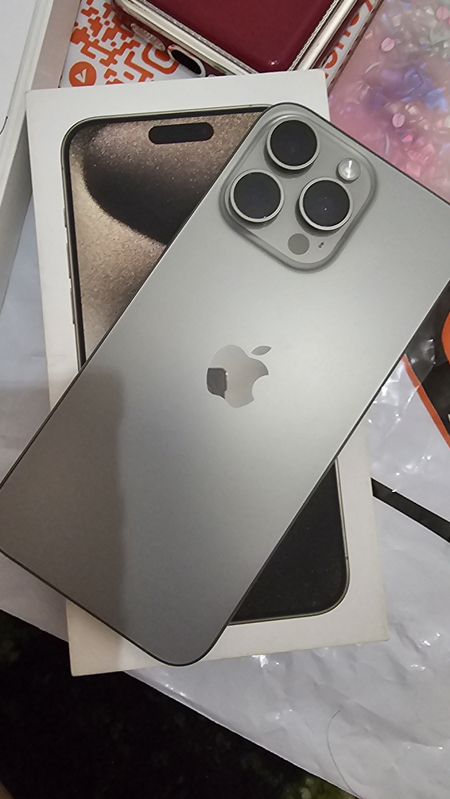Iphone 15 pro max 256 gb. Titanium.