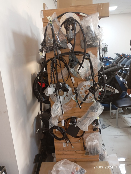 Skuter plastiklari bor va zapchastlari