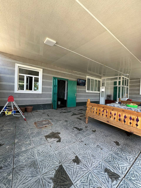Срочно жай сатылады. Ҳәмме затлары менен калады..Келисип беремиз