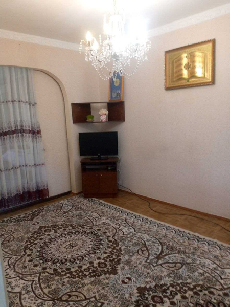 Chilonzor 2, SROCHNA Uy sotiladi 3/3/4 65m2, mebel texnikalari bilan