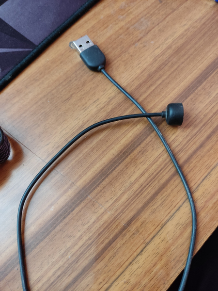 Mi band 5, использовал 2 года есть трещина