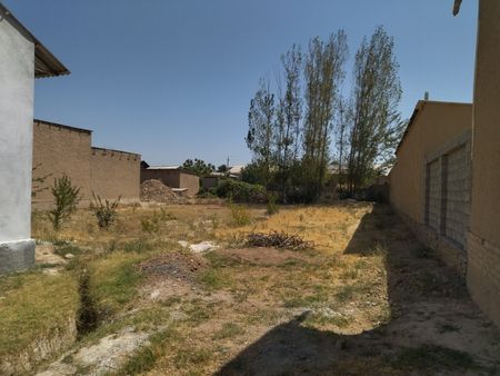 Uy hovli sotiladi
