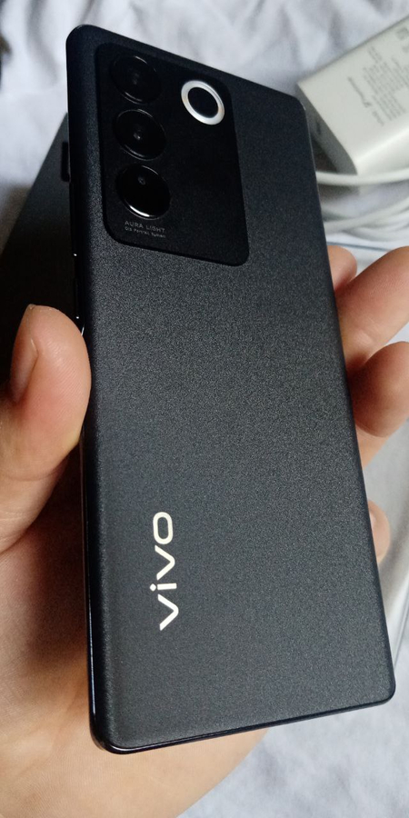 Телефон Vivo  V27